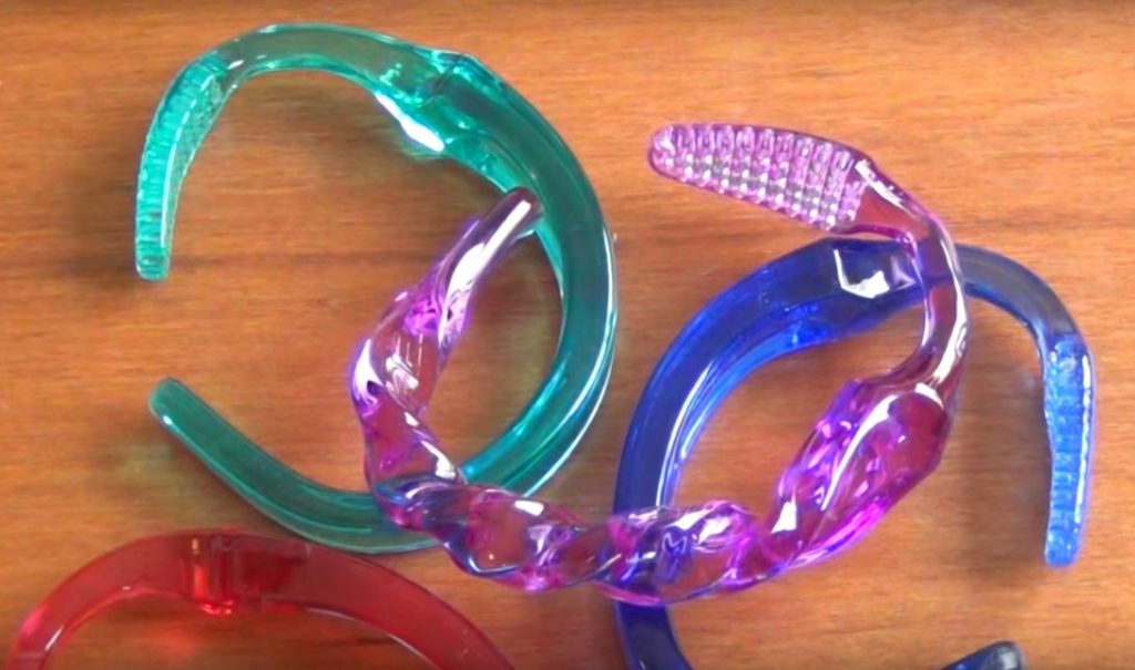 Turning Toothbrushes Into Bracelets: Step by Step - Weird Worm