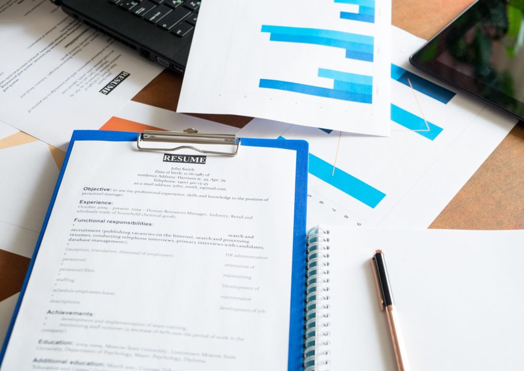 7 Tips on Writing a Resume - Weird Worm