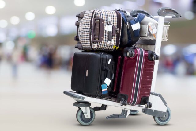 5 Reasons Why Should You Choose Luggage Storage Services? - Weird Worm