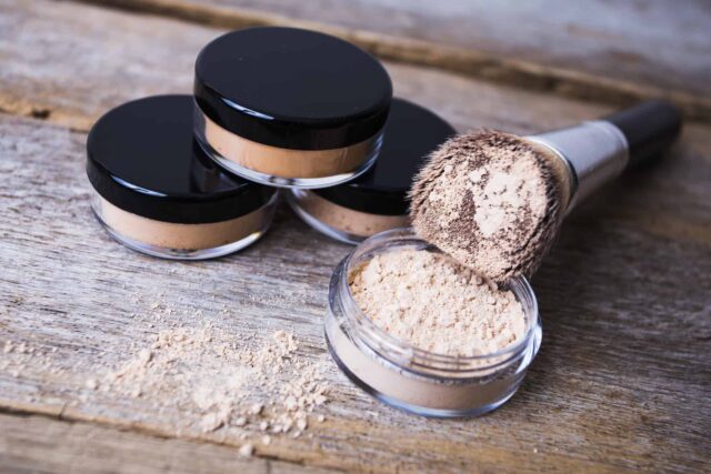 Top 10 Best Face Powder For Mature Skin - 2024 - Weird Worm