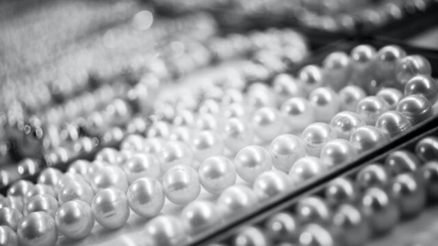The Best Ways To Look Stunning With Pearls in 2024 - Weird Worm