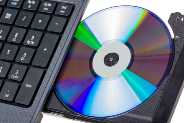 6 Reasons Why DVD Courses Are Still a Great Learning Option - Weird Worm