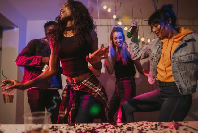Top 6 Tips To Make A House Party Amazing - Weird Worm