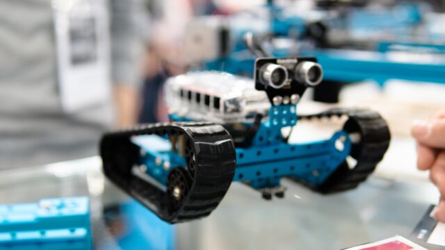 What Is the Role of Electronics in Robotics? - Weird Worm